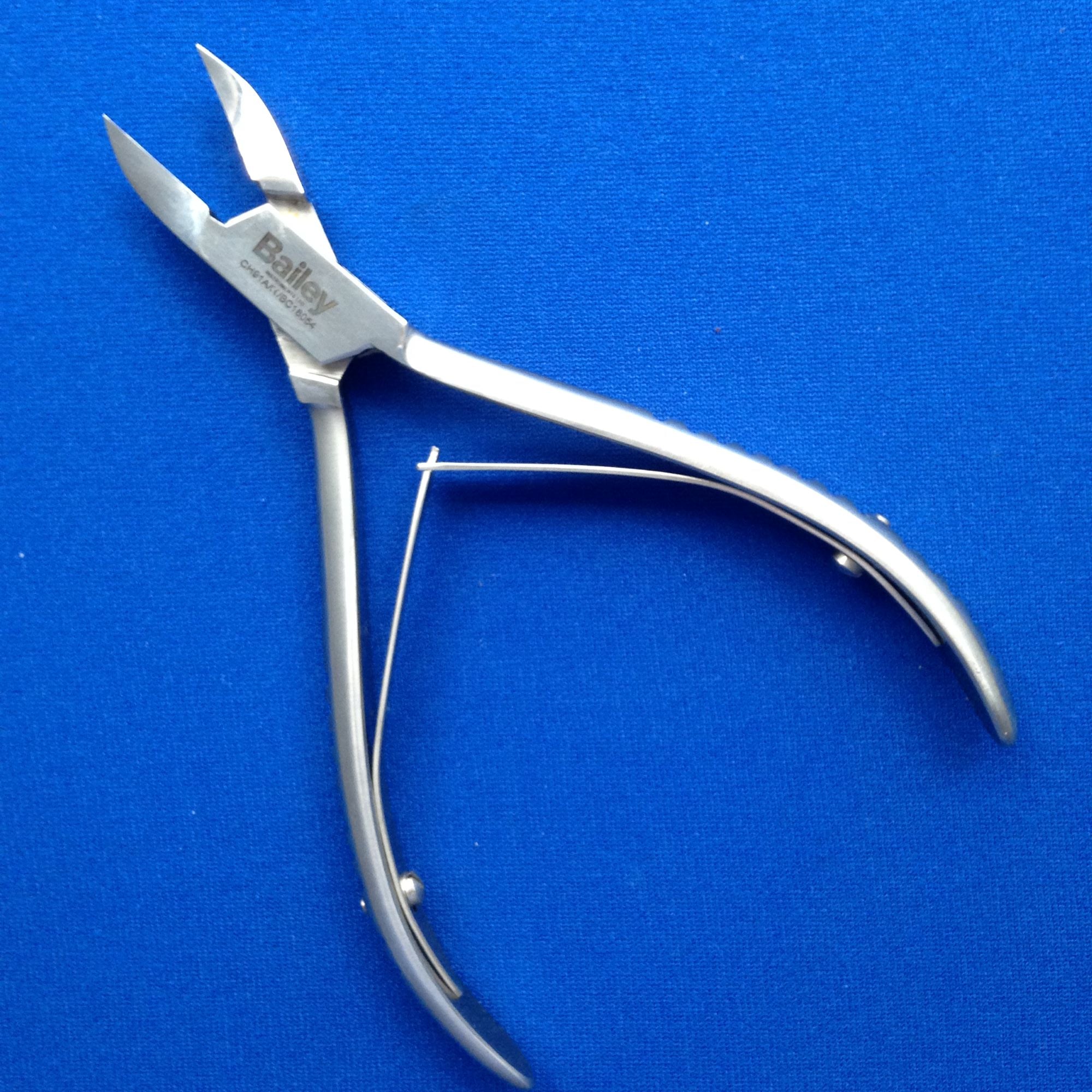 General purpose nipper, curved blade, 2 sizes – Leoto Podiatry Supplies